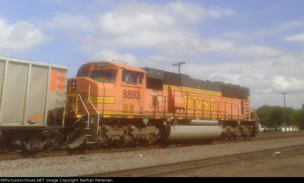 BNSF 8883